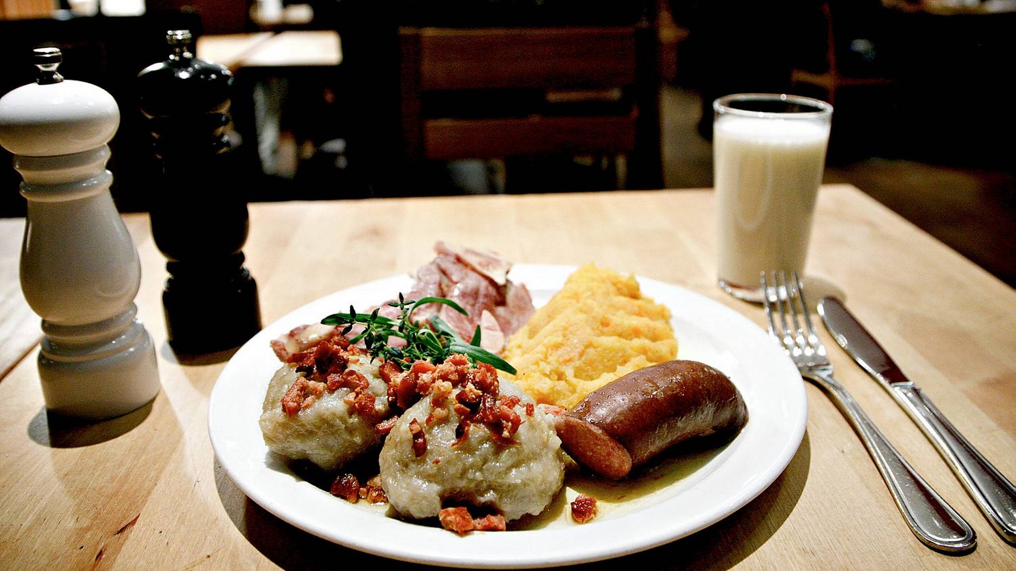 Norsk mat i Oslo? Disse restaurantene serverer norske retter og råvarer.