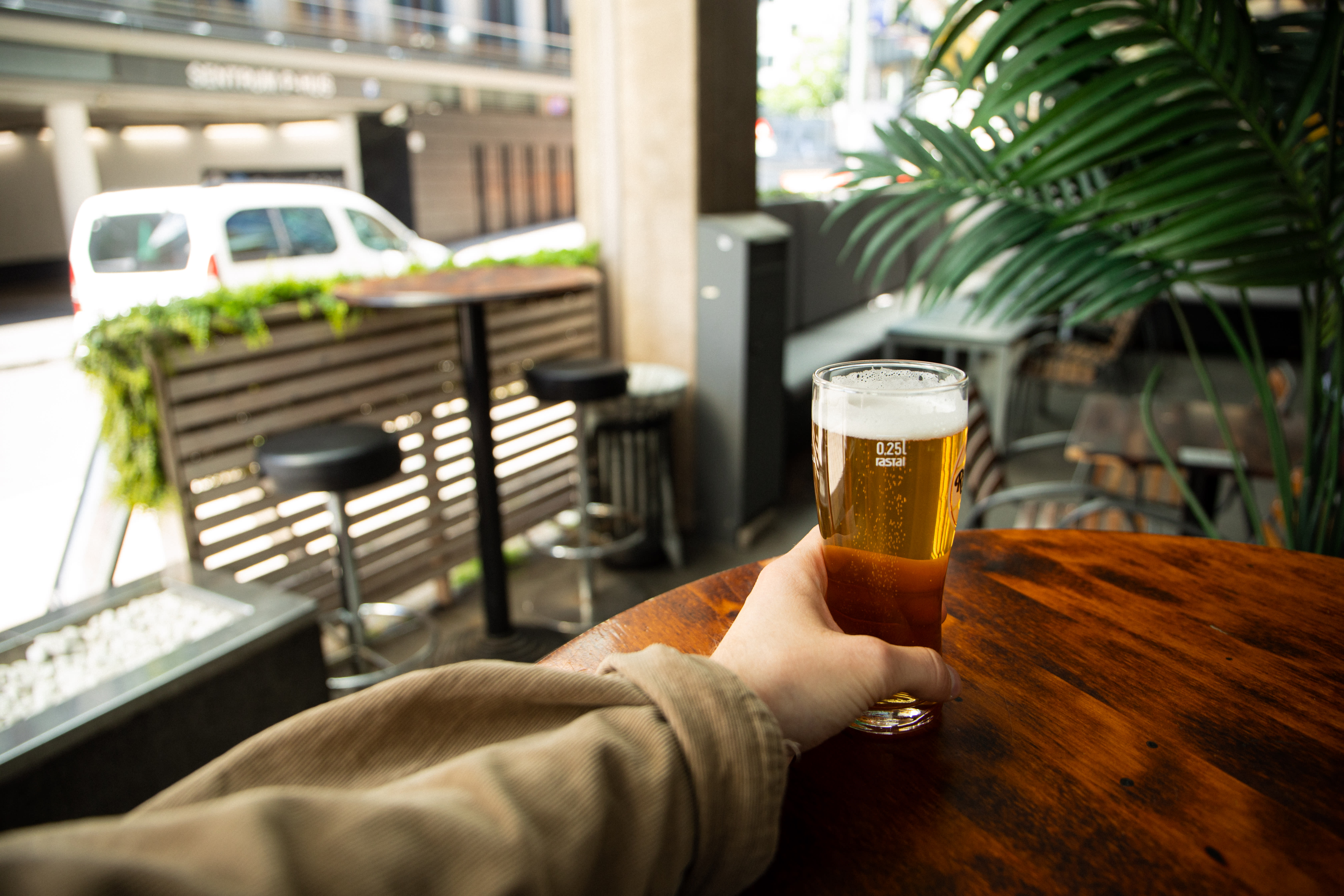 Heter det en eller et snitt øl?