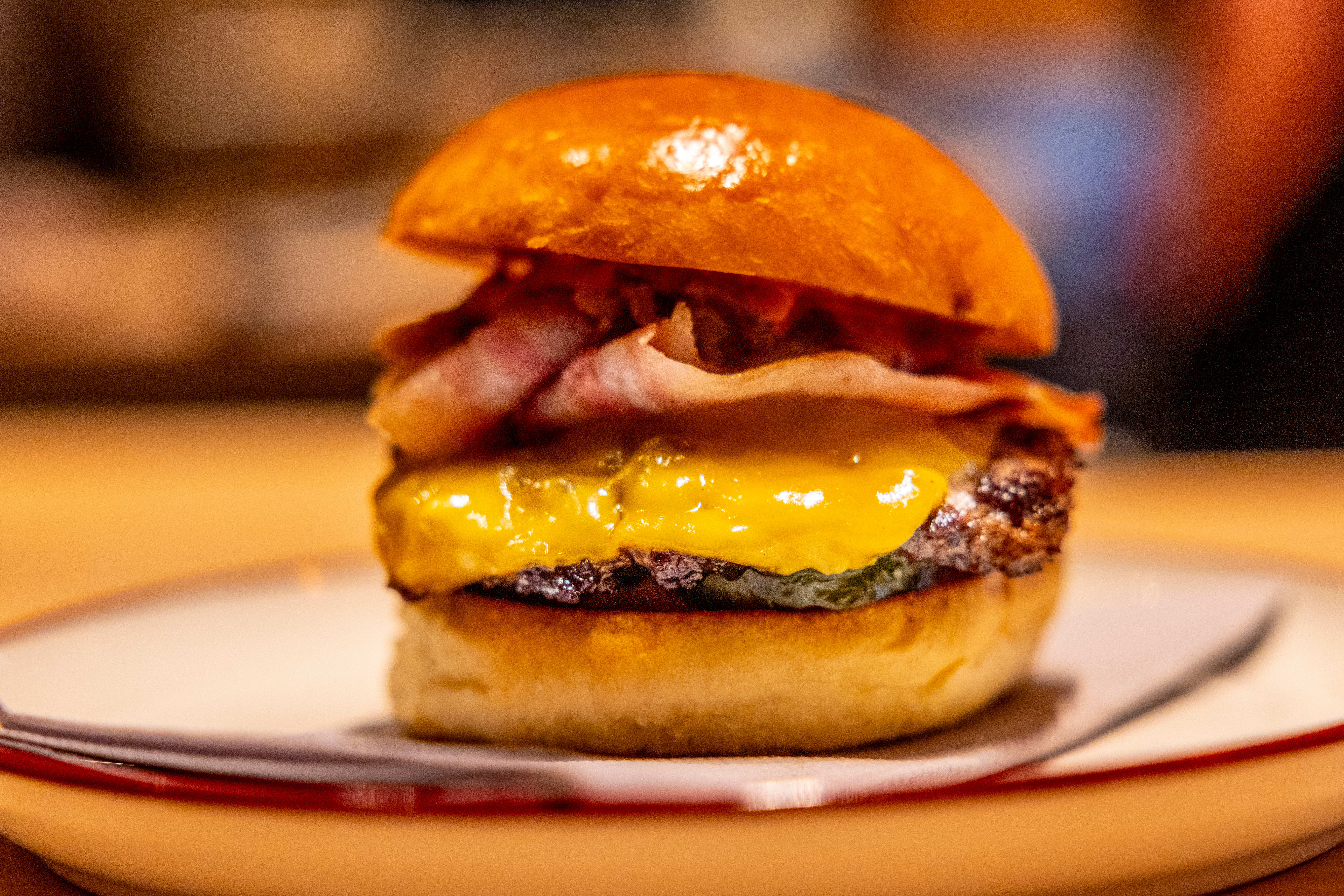 Carls på Carl Berner har fotball på storskjerm og elendig mat