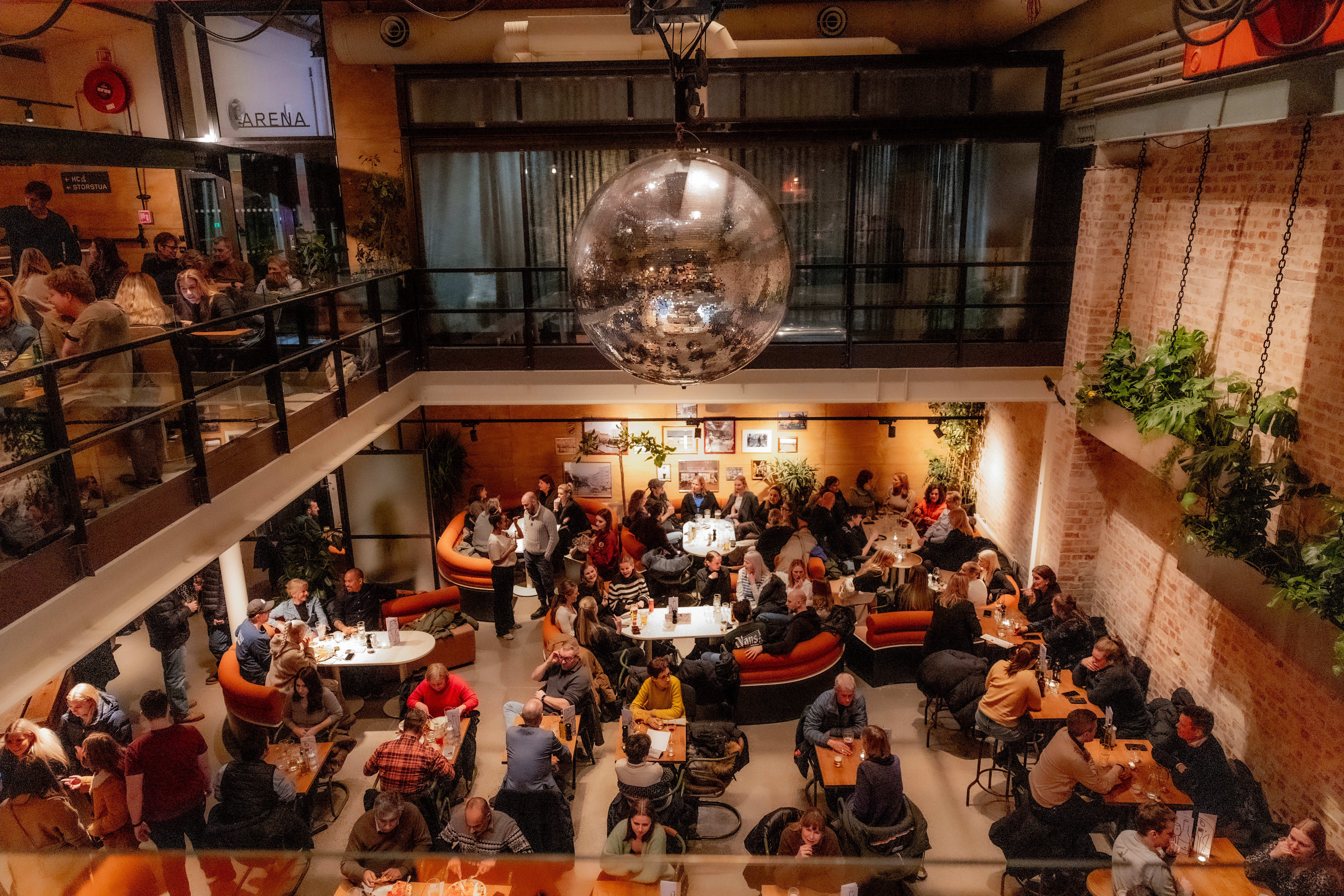 Carls på Carl Berner har fotball på storskjerm og elendig mat