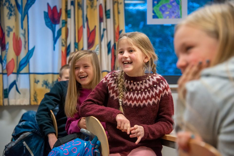 Sjekket hvem som ler mest: jenter eller gutter? - Aftenposten Junior skole Sjekket hvem som ler mest: jenter eller gutter? - Aftenposten Junior skole