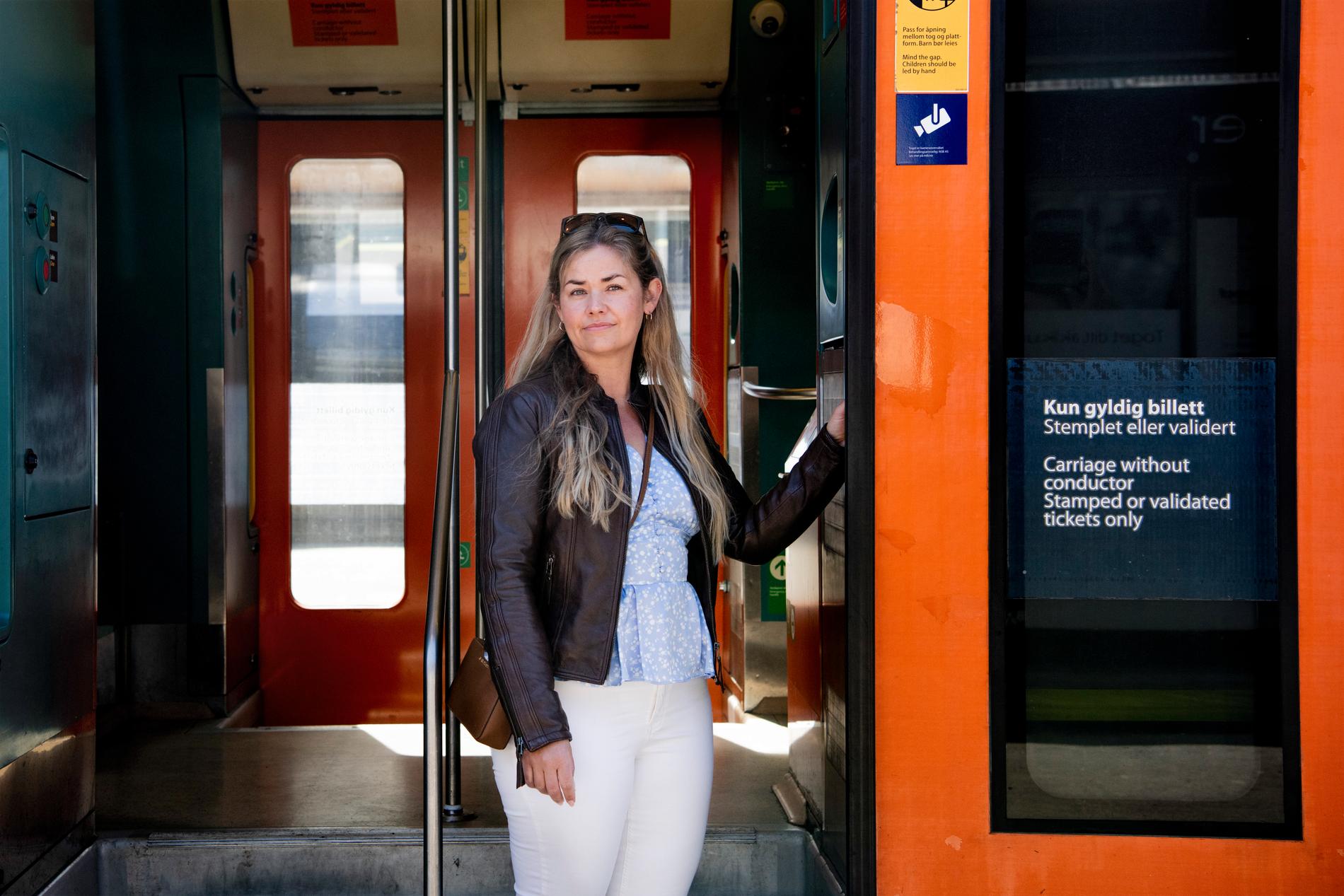 Student Kristine (35) fekk bot etter ho tok toget med studentbillett ... Student Kristine (35) fekk bot etter ho tok toget med studentbillett ...