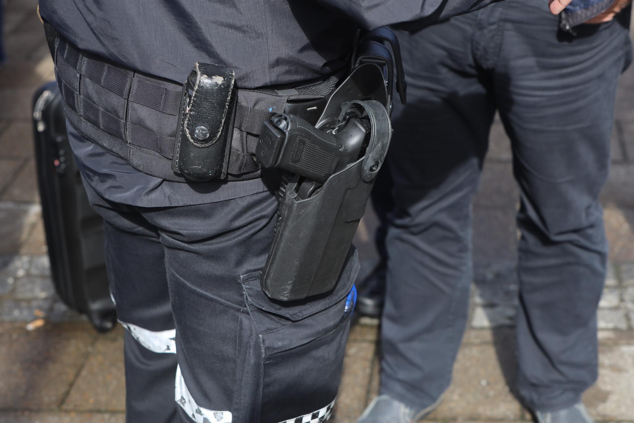 PST hever trusselnivået i Norge – politiet innfører nasjonal bevæpning PST hever trusselnivået i Norge – politiet innfører nasjonal bevæpning