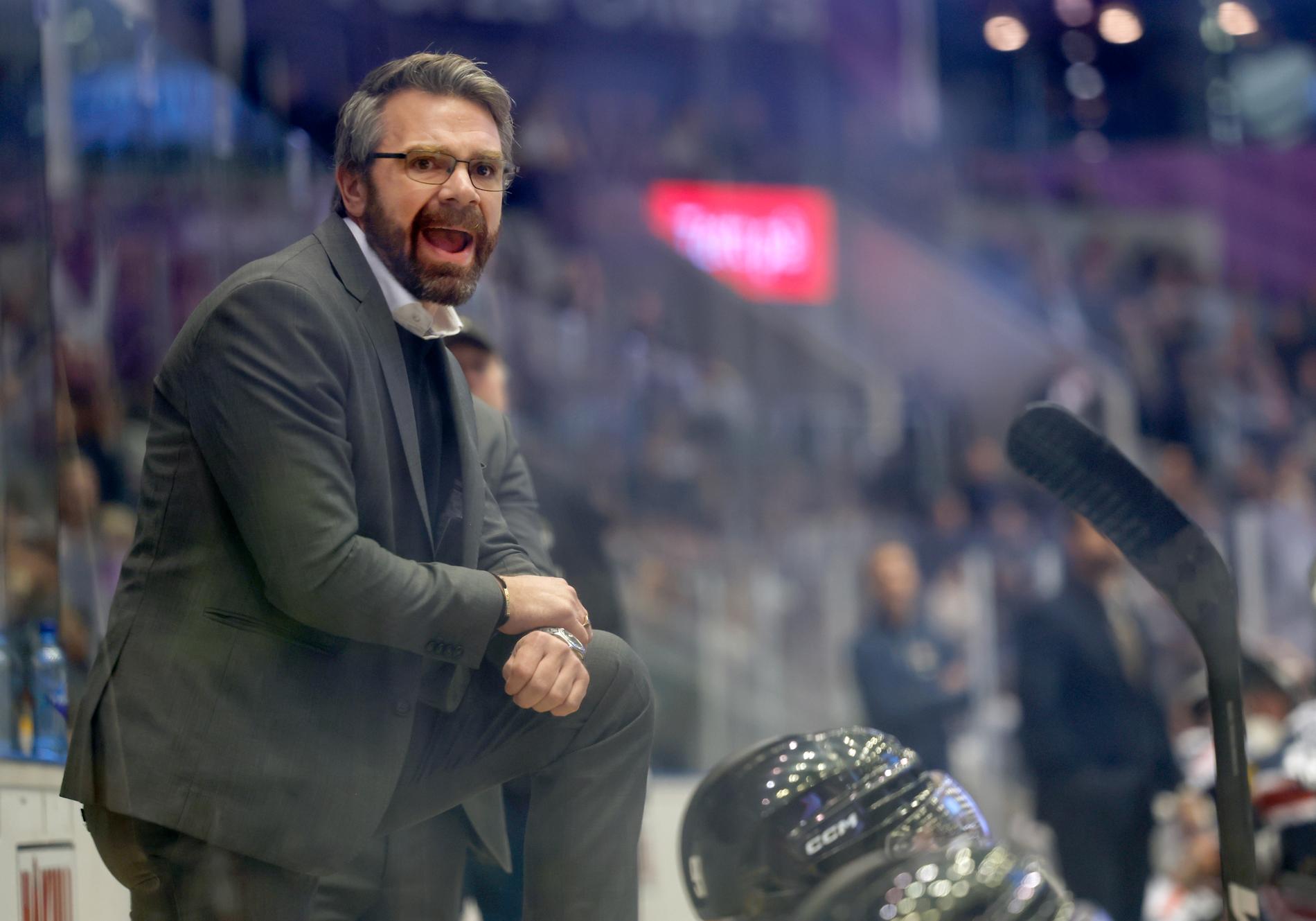 Oilers-treneren med tordentale: – Det er ikke akseptabelt Oilers-treneren med tordentale: – Det er ikke akseptabelt
