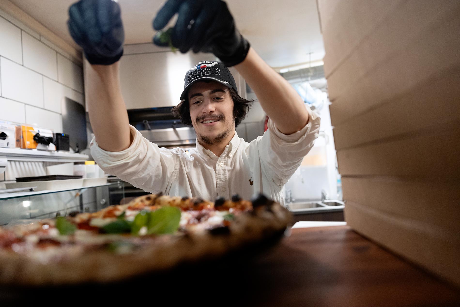 Sakarias pizza på Kronstad: Startet i farens gamle kolonialforretning Sakarias pizza på Kronstad: Startet i farens gamle kolonialforretning