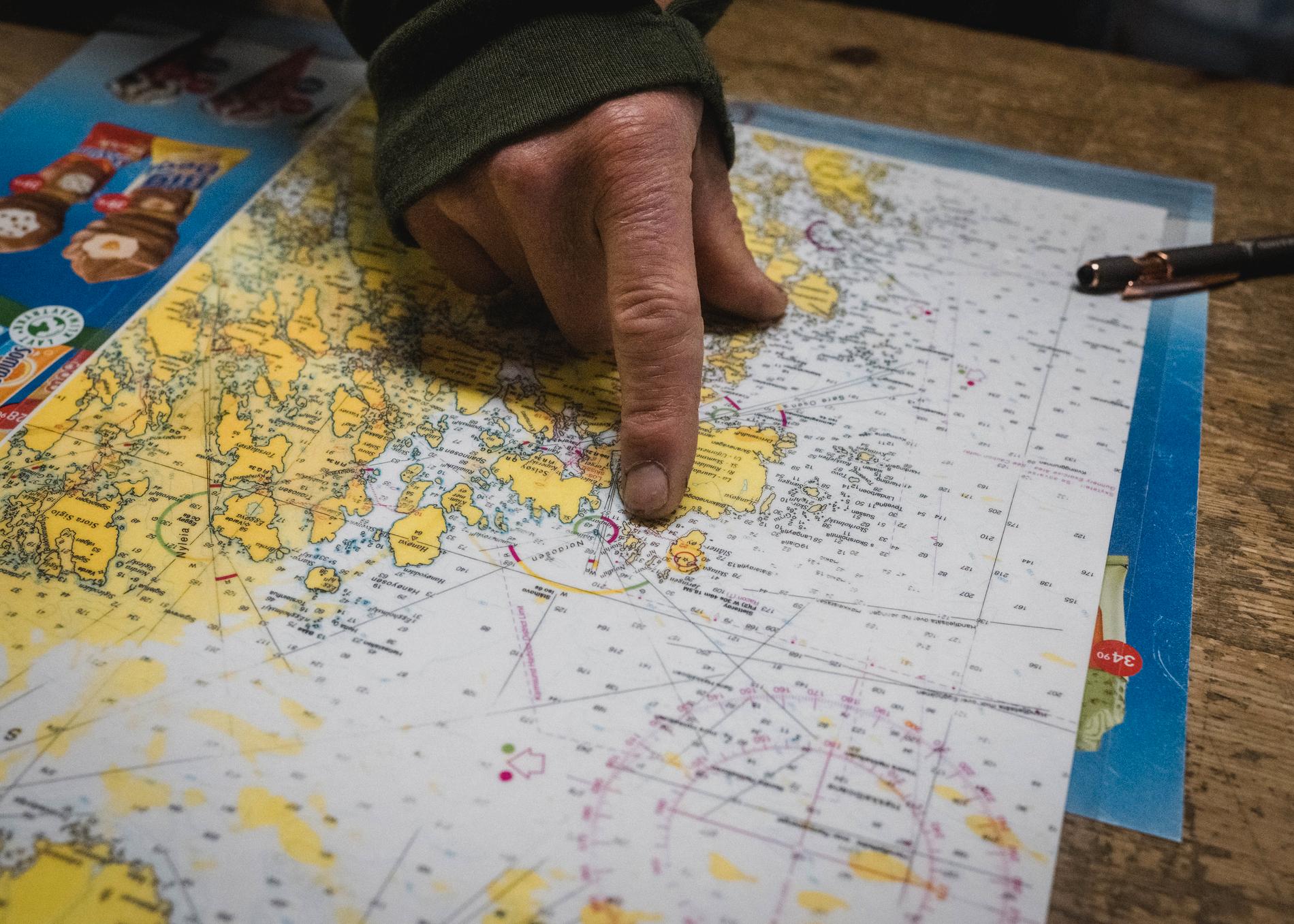 Utenlandske turister etter å ha sovet ute hele natten på Bømlo Utenlandske turister etter å ha sovet ute hele natten på Bømlo