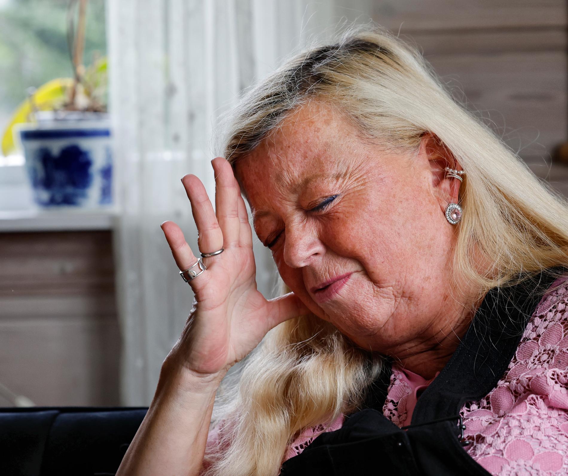 46 år gammel skled Liv på et svaberg og brakk armen. De neste tolv ... 46 år gammel skled Liv på et svaberg og brakk armen. De neste tolv ...