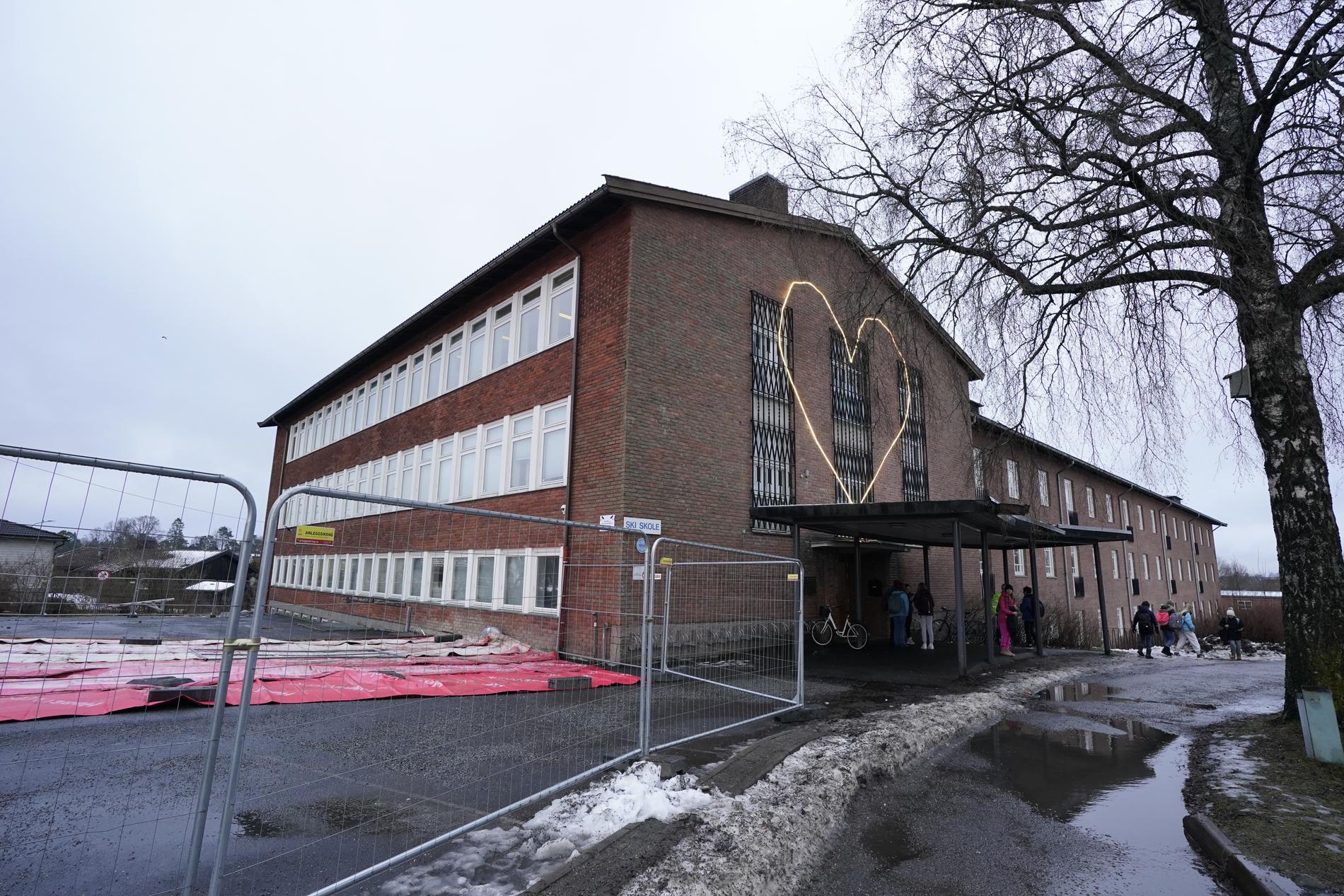 Rødt nivå på alle skoletrinn i Nordre Follo: – Nå har stormen kommet Rødt nivå på alle skoletrinn i Nordre Follo: – Nå har stormen kommet