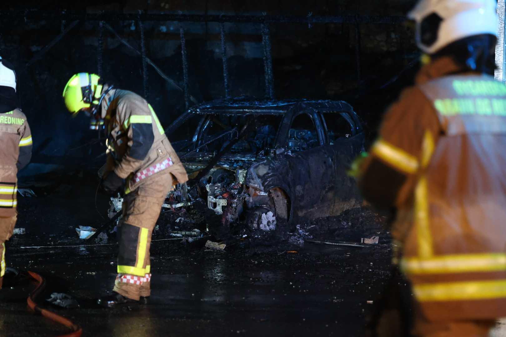 Det var enormt stor varmeutvikling. Mange ble evakuert. Det var enormt stor varmeutvikling. Mange ble evakuert.