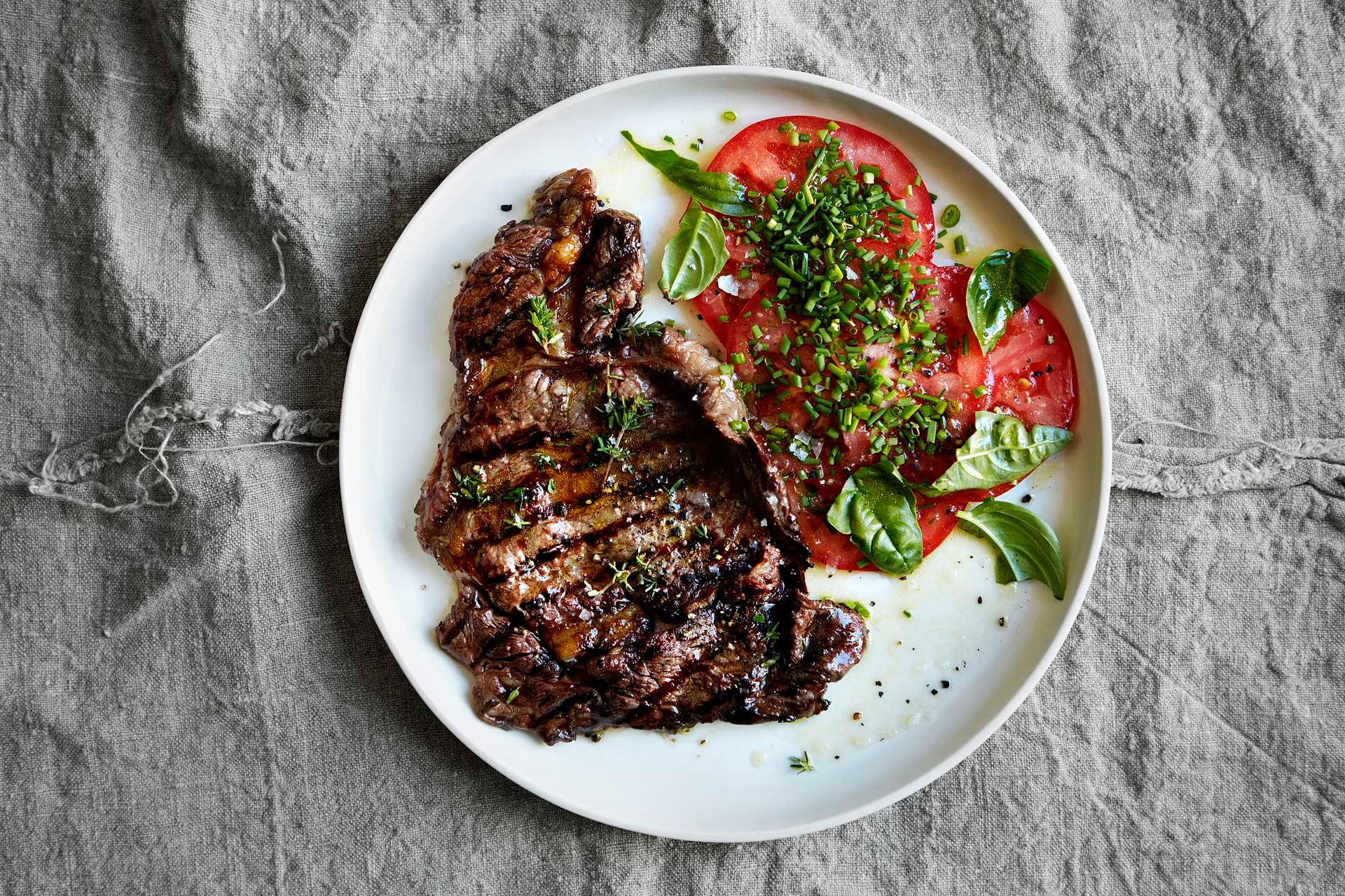 Tynt og brennhett på grillen Tynt og brennhett på grillen