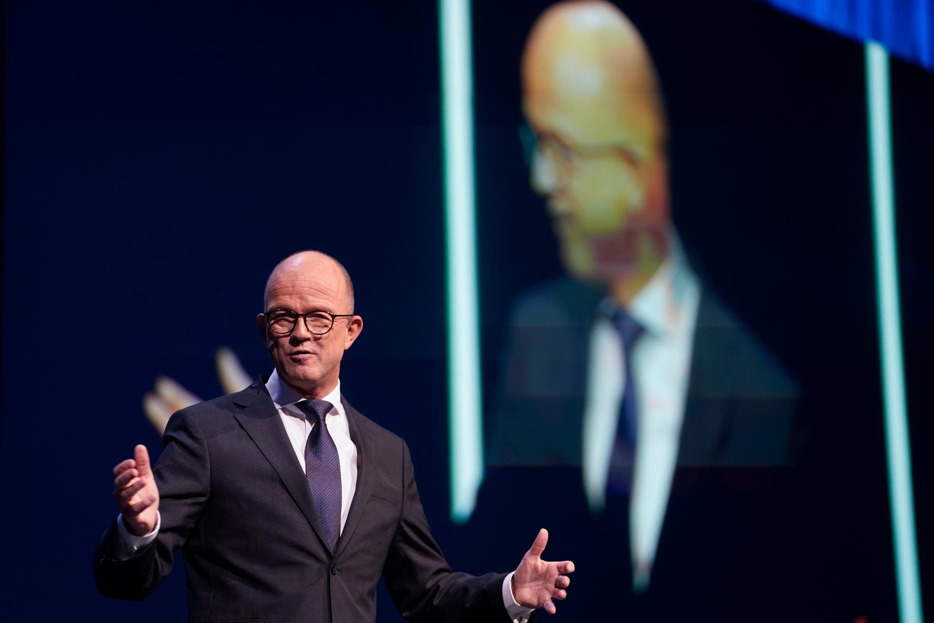 Foreldrene til barna ved Rolland skole har fått flere kontrabeskjeder ... Foreldrene til barna ved Rolland skole har fått flere kontrabeskjeder ...