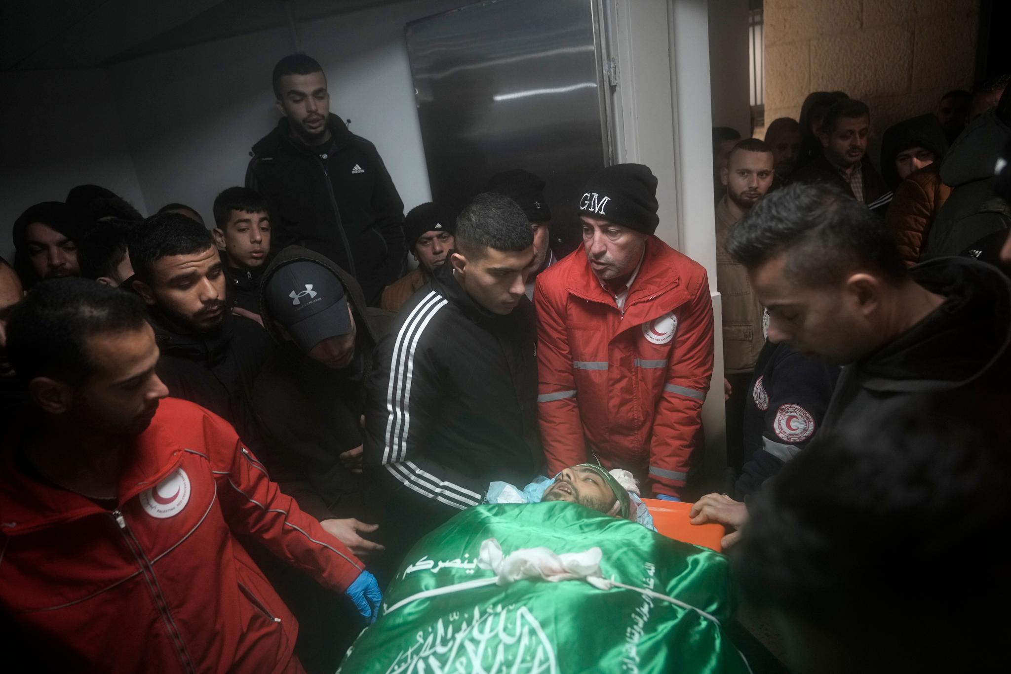 Forkledde israelske soldater drepte tre palestinere på sykehus på ... Forkledde israelske soldater drepte tre palestinere på sykehus på ...