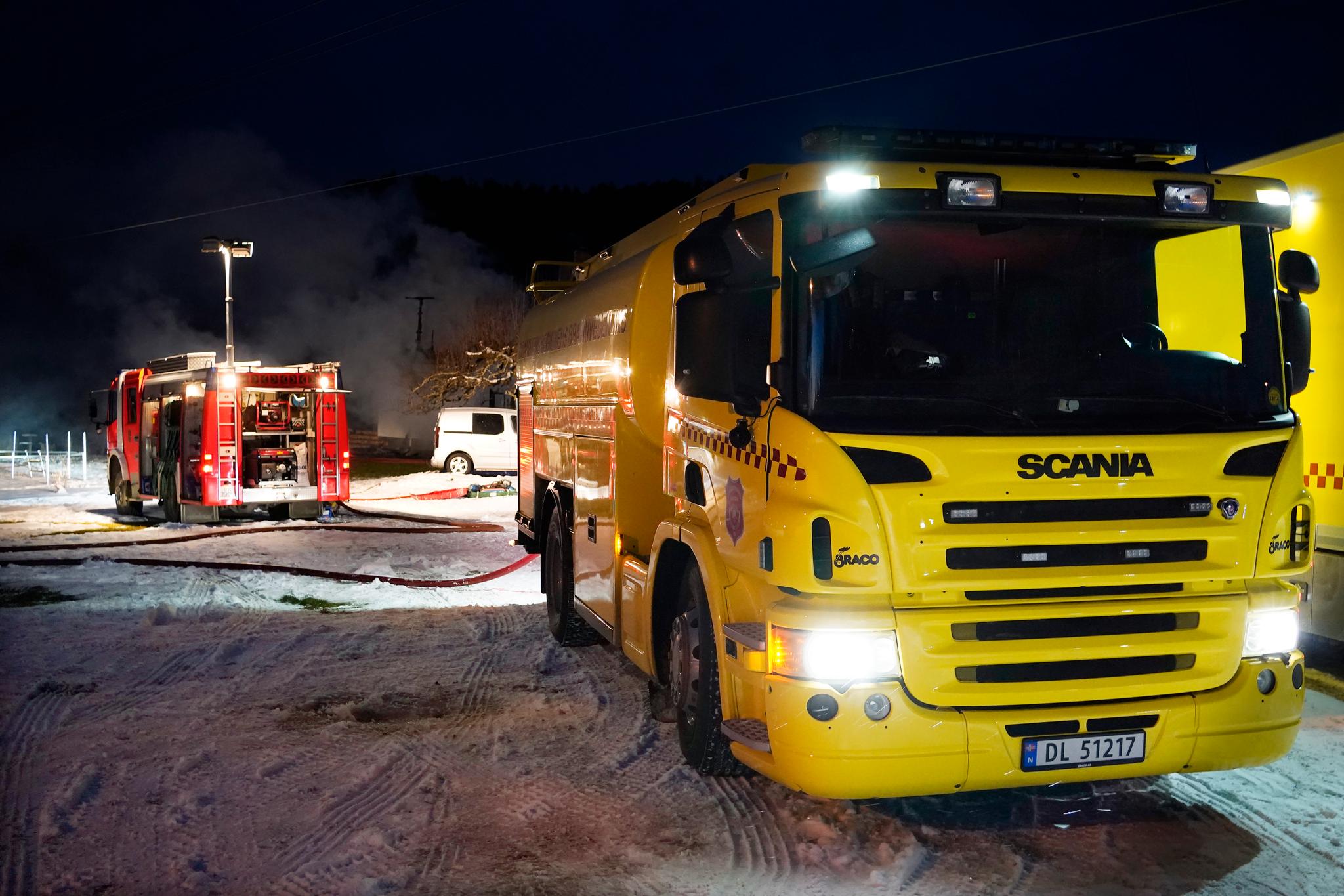 Politiet frykter at familie på fire har omkommet i brann Politiet frykter at familie på fire har omkommet i brann