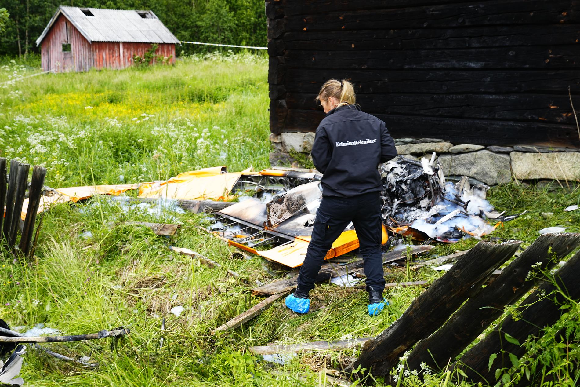 Mikrofly krasjlandet på E6 i Oppdal - to personer bekreftet døde Mikrofly krasjlandet på E6 i Oppdal - to personer bekreftet døde