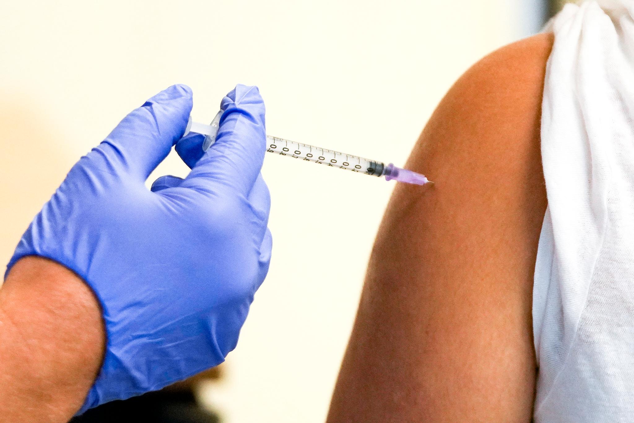 Vaksinene stopper ikke «long covid», ifølge ny studie Vaksinene stopper ikke «long covid», ifølge ny studie