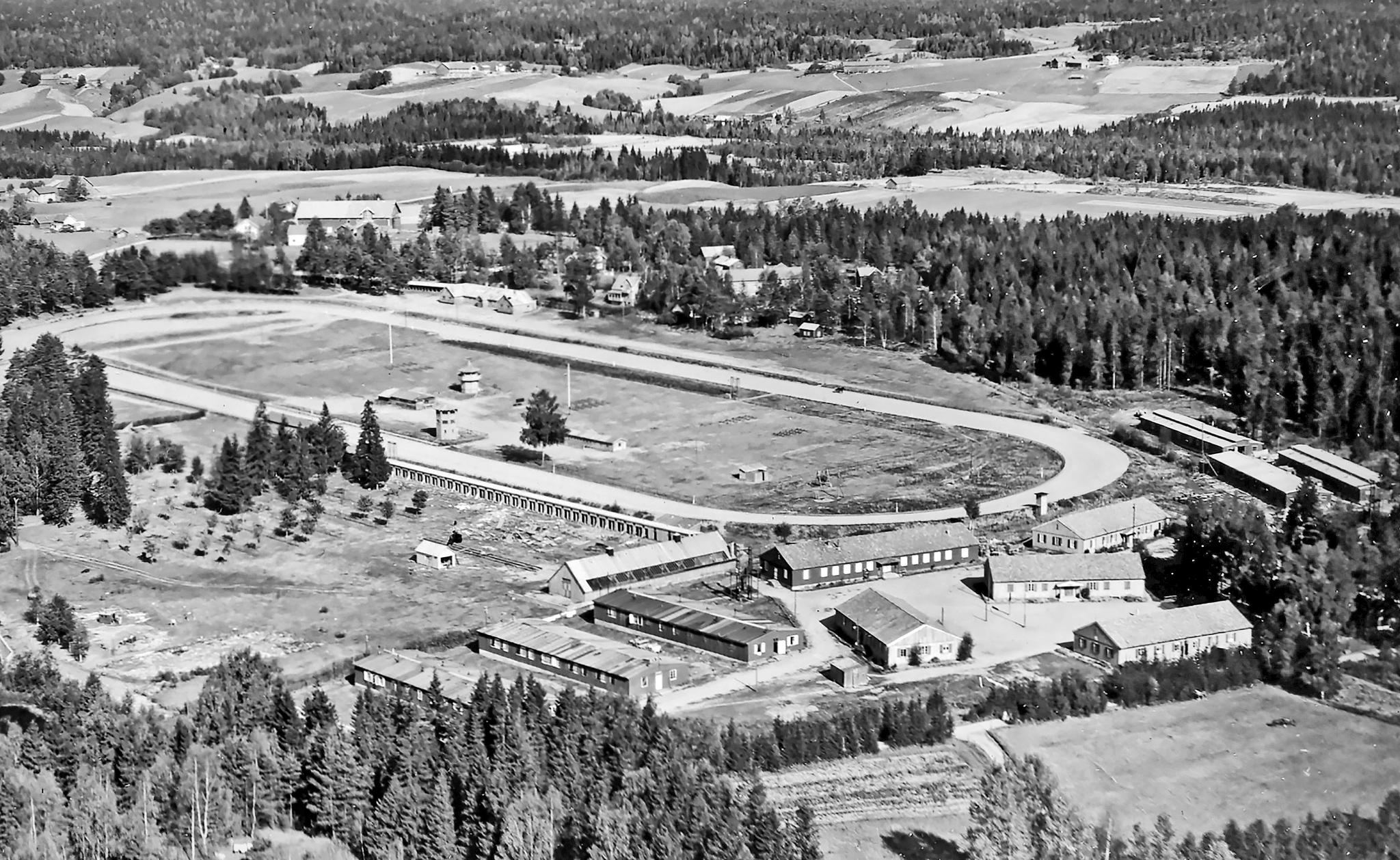 Norske August var SS-lege på Østfronten under andre verdenskrig. Da ... Norske August var SS-lege på Østfronten under andre verdenskrig. Da ...